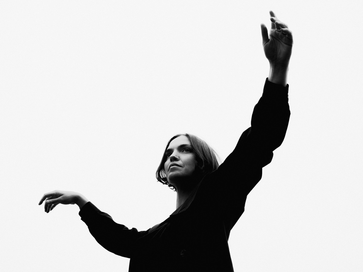 Rising UK neo-soul and pop star Olive Jones announces debut album "For ...