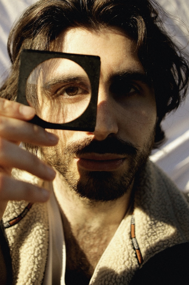 Newcomer Vraell Shares Mesmeric Song 'Collateral', Signs to Nettwerk ...