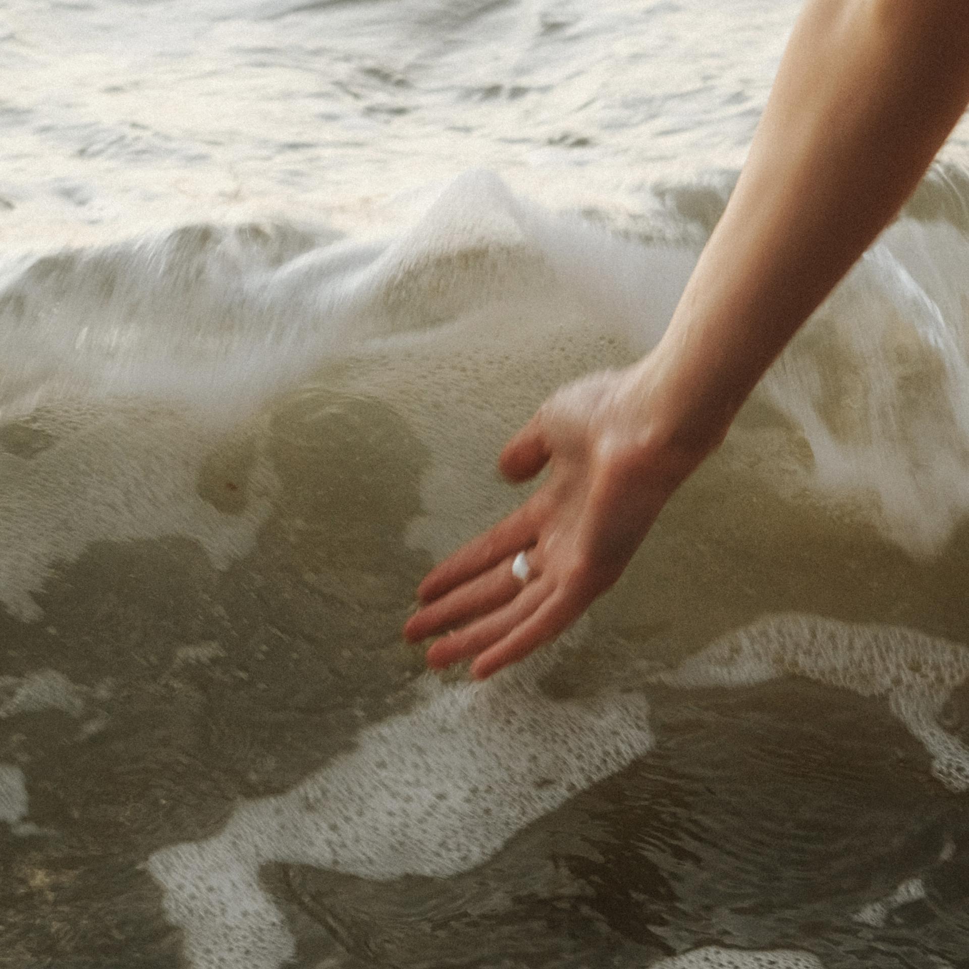 Laura Lucas Announces Debut Album "There’s A Place I Go" + Shares New ...